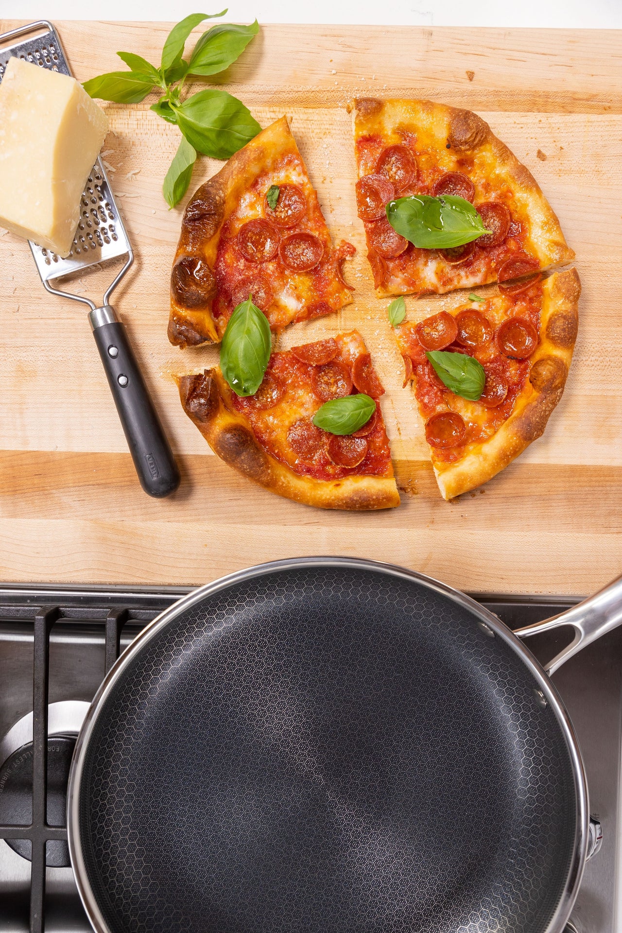 How To Make A Stovetop Pan Pizza – HexClad Cookware EU