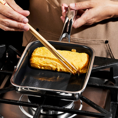Hybrid Compact Egg Pan – HexClad Cookware EU